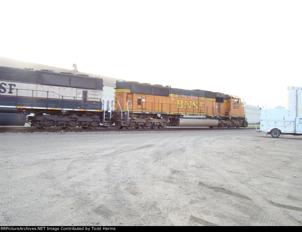 BNSF 8947